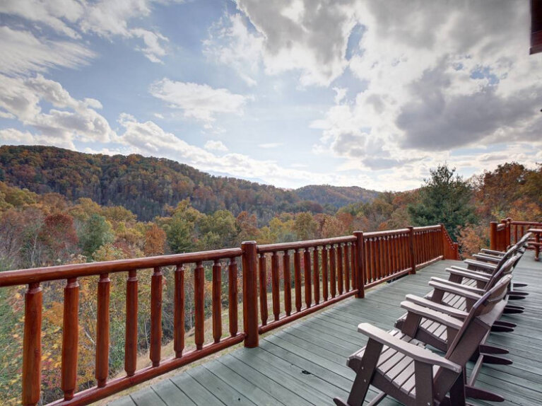 Discover Attractions & Hotels on the Pigeon Forge Trolley Route