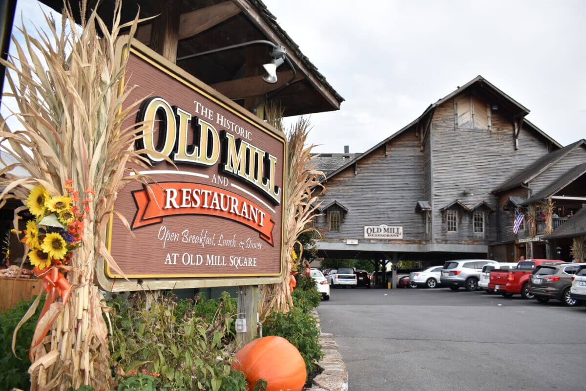 9 Great Smoky Mountains Restaurants You Must Visit - MobileBrochure ...